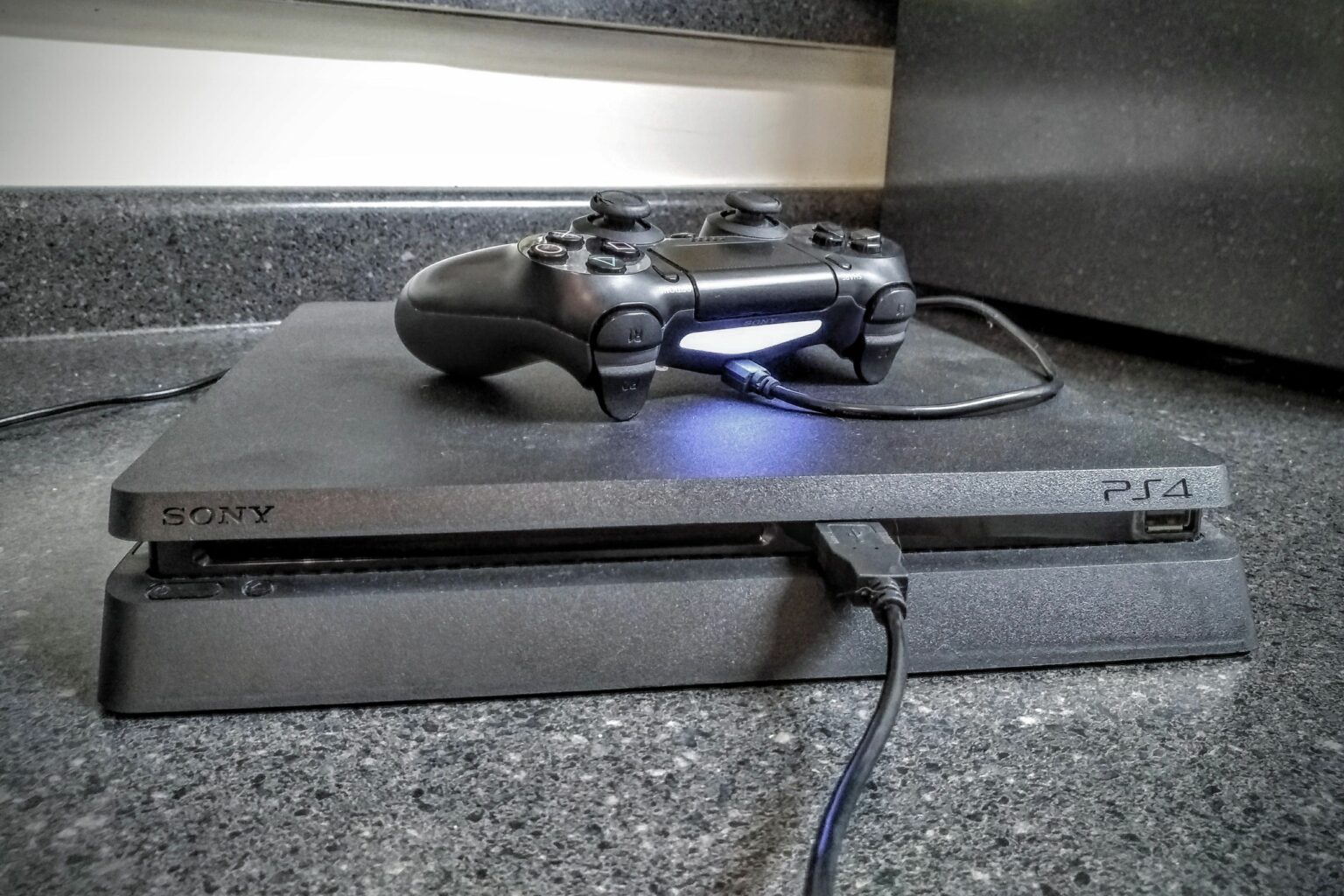 How To Fix PS4 Controller Flashing Blue [3 Working Fix 2024]